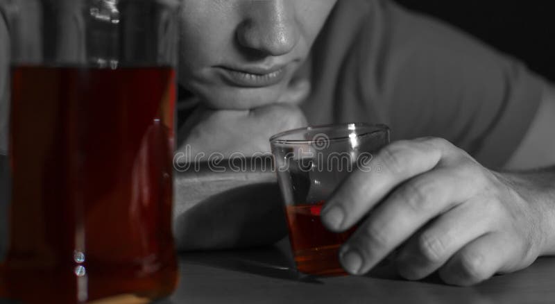 De Dronken Mens Dronk Heel Wat Alcohol Stock Afbeelding - Image of ...