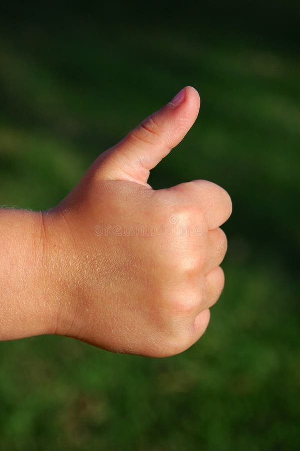 De Duim Van Het Kind Omhoog Stock Afbeelding - Afbeelding bestaande uit ...