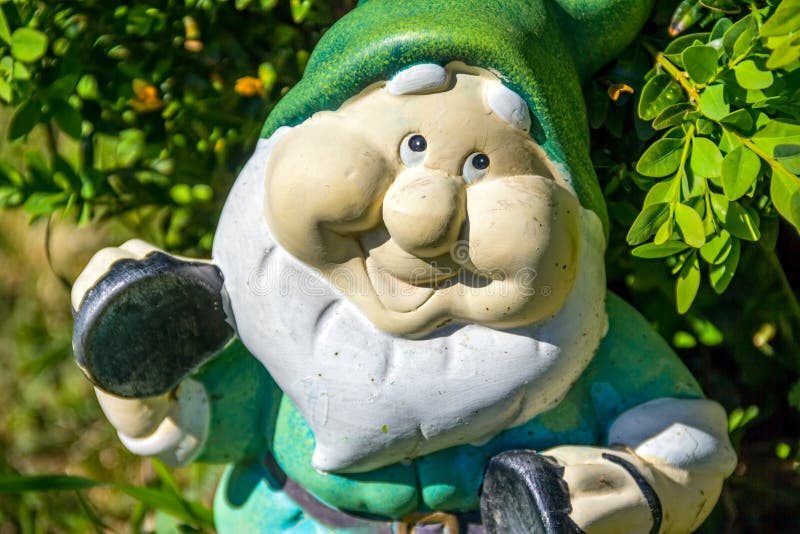 De dwerg van de tuin stock afbeelding. Image of plezier - 25205535