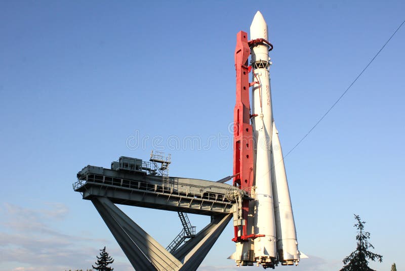 De Eerste Raket Vostok En Vechter Bij Een Tentoonstelling in Moskou in ...