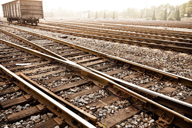 De Eigenschappen Van Het Treinspoor Stock Afbeelding - Image of post ...