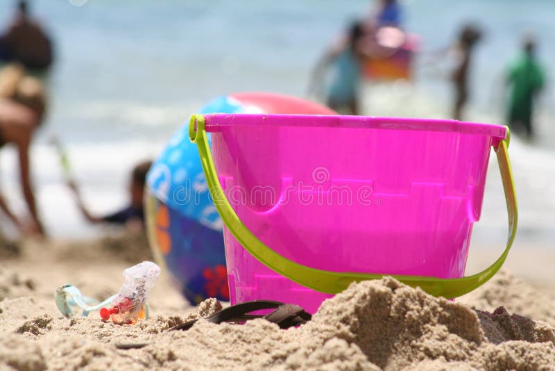 De Emmer van het strand stock afbeelding. Image of nave - 9518895