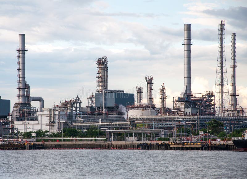 De Fabriek Van De Olieraffinaderij in Thailand Stock Afbeelding - Image ...