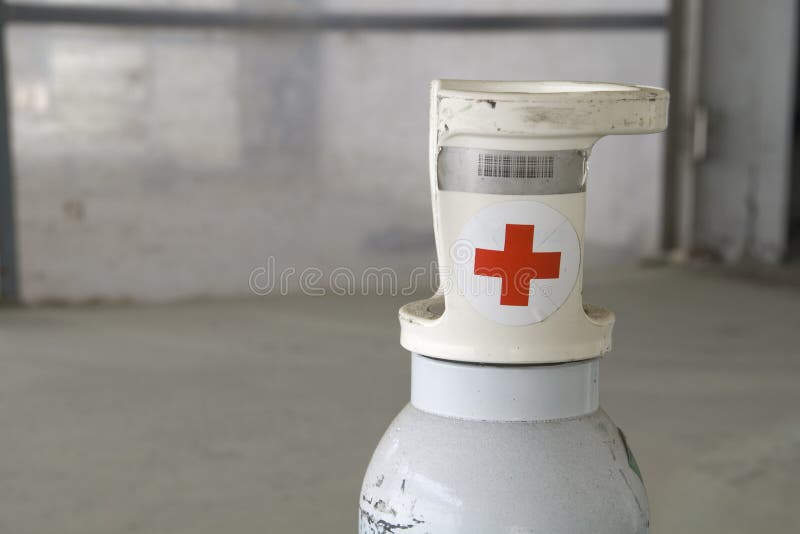 De fles van de zuurstof stock foto. Image of geneeskunde - 15214348