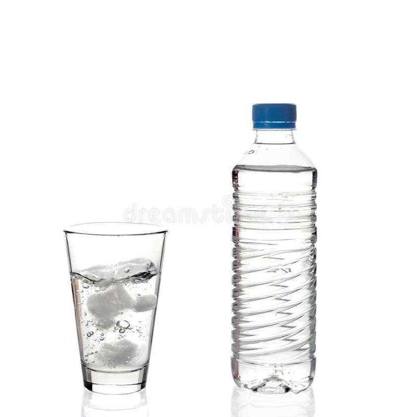 De Fles Van Het Water En Een Glas Stock Afbeelding - Image of beeld ...