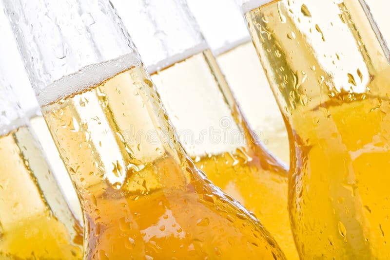 De flessen van het bier stock foto. Image of drank, heerlijk - 6241476