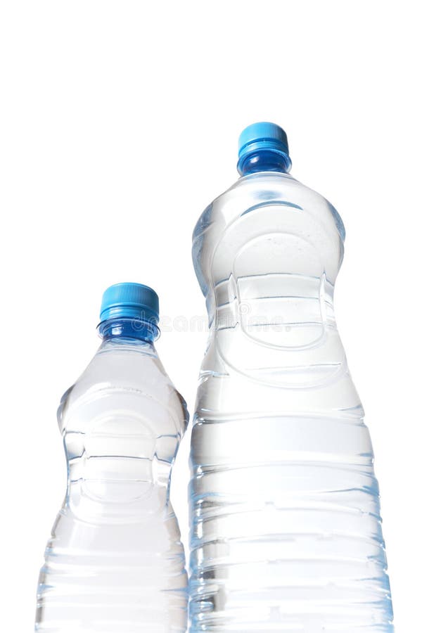 Plastic drinkwaterflessen stock foto. Image of blauw - 20227504