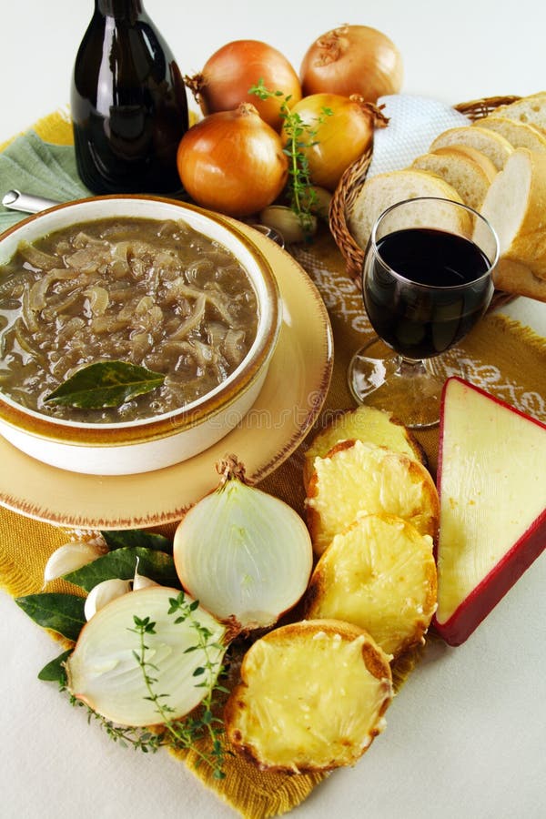Franse Uiensoep stock afbeelding. Image of olijf, narcotize - 9617897