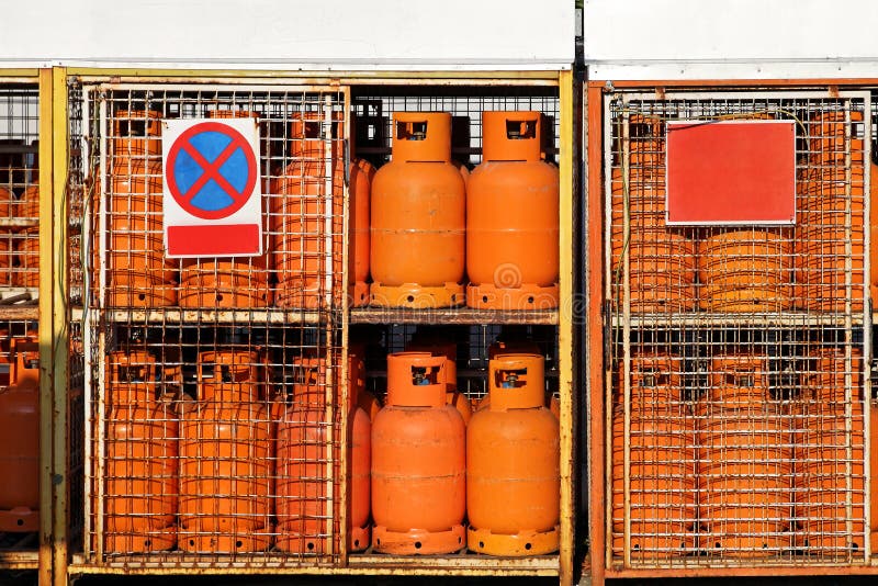 LPG-gasflessen stock afbeelding. Image of metaal, energie - 26087847