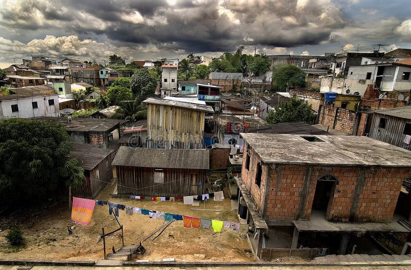 Inheemse Braziliaanse Jongen Die Houten Fluit Spelen Bij Een Inheemse ...
