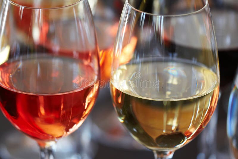 De glazen van de wijn stock foto. Image of droog, vier - 14306786