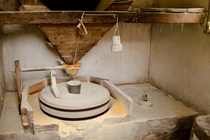 Graanmolen stock foto. Afbeelding bestaande uit gewas - 32573664