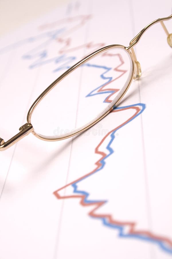 De Grafiek Van De Investering Met Glazen Stock Afbeelding - Image of ...