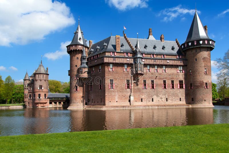De Haar castle editorial image. Image of historical, canal - 31784865