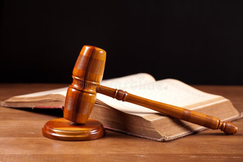 De Hamer En Het Boek Van De Rechter Stock Foto - Image of rechtszaal ...