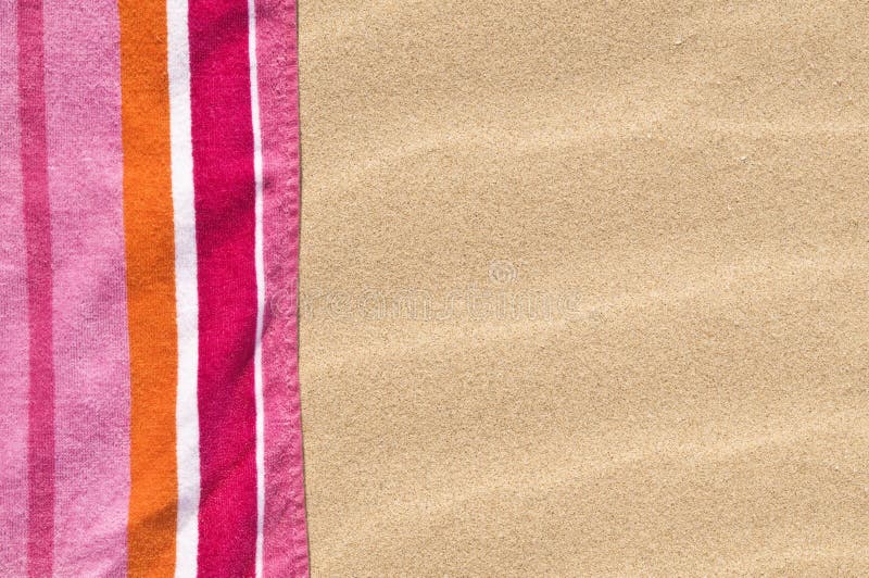Strandhanddoek stock foto. Image of ontspanning, water - 15177948