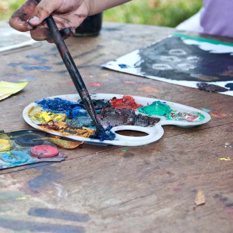 Kinderhandjes Die Schilderen Stock Foto - Image of leren ...