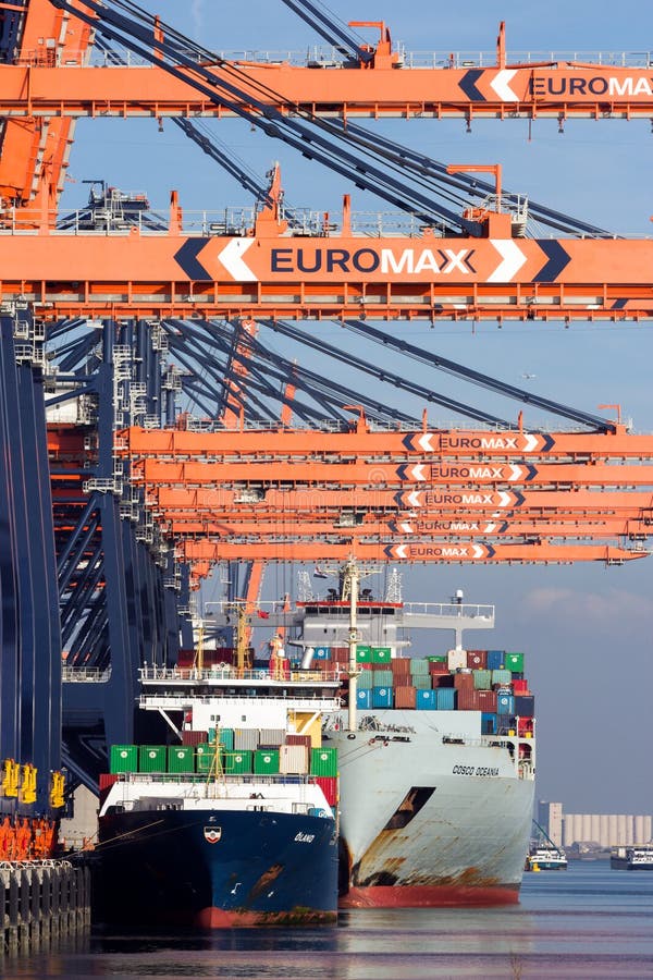 De Haven Van Het Containerschip Van De Terminal Van Rotterdam ...