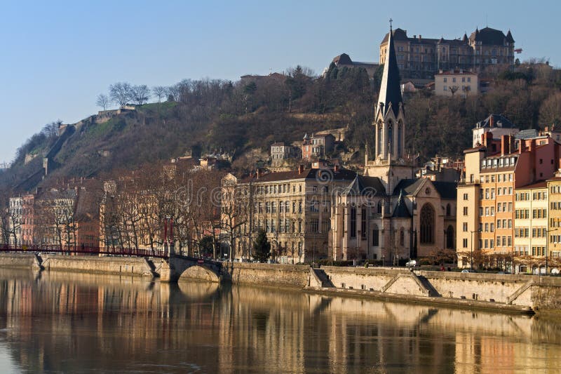 Kerk in Lyon En Monument Aan Janna Dark Frankrijk Redactionele Stock ...