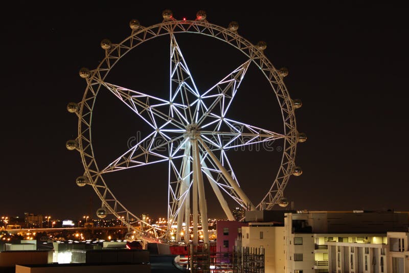 De Heldere Witte Ster Van Melbourne in Hoogteduisternis Stock Foto ...