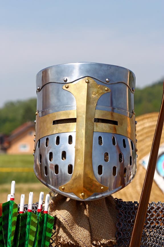 De helm van de ridder stock afbeelding. Image of metaal - 36587301