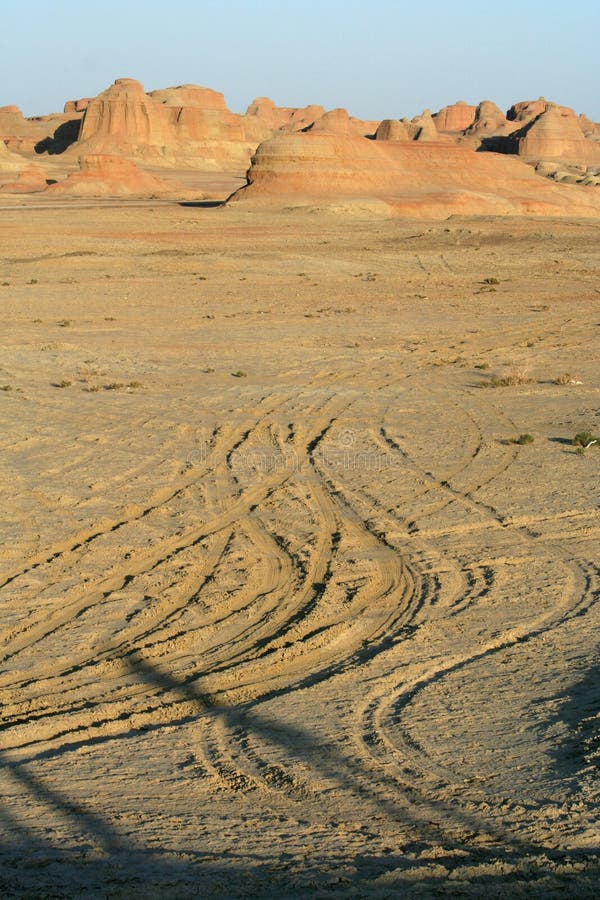 De Heuvels Van Het Vuil in Woestijn Stock Foto - Image of openlucht ...