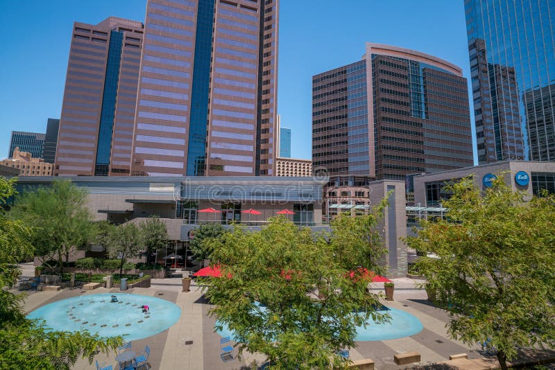 De Stad Phoenix in Het Centrum Van Skyline Cityscape in Arizona in De ...