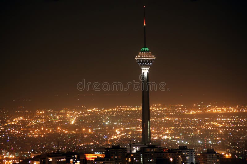 Skyline Van Teheran En De Milad Toren 's Nachts Stock Afbeelding ...