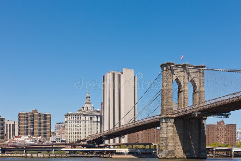 De Horizon Van New York Met De Brug Van Brooklyn Stock Foto - Image of ...