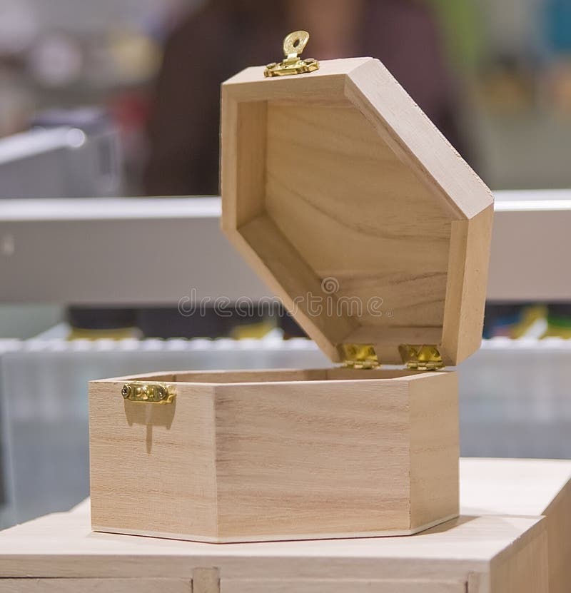 De houten doos van Litle stock foto. Image of hout, doos - 2899324