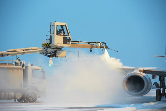 De-icing editorial stock photo. Image of republic, plane - 28174223