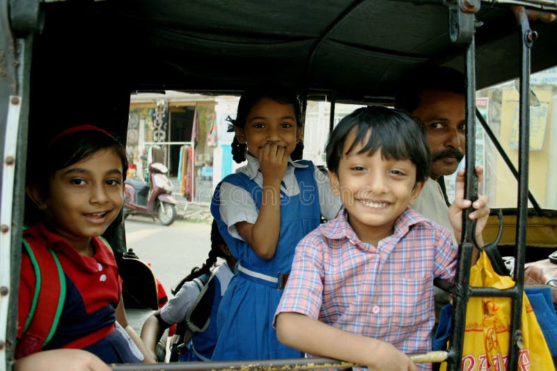 De Indische Bus Van De Stijlschool in Kerala Redactionele Stock ...