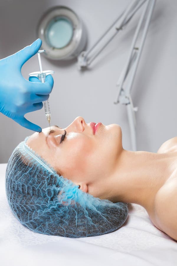 De injectie van Botox stock afbeelding. Image of voorhoofd - 29691565