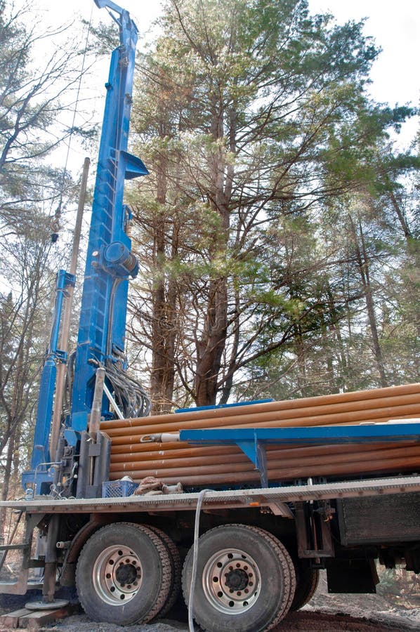 De Installatie Van De Waterboring Op Plaats Stock Afbeelding - Image of ...