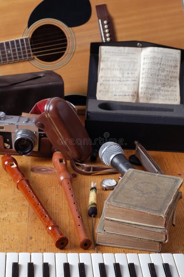Twee muziekinstrumenten stock afbeelding. Image of instrument - 9652581