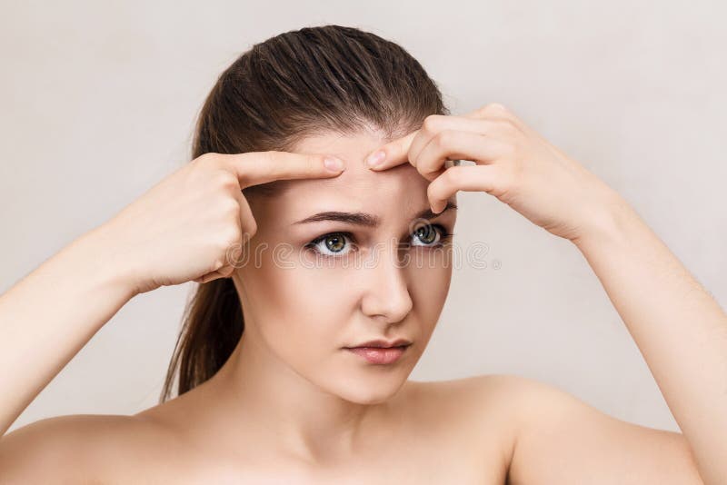 De Jonge Pukkel Van De Tienersamendrukking Stock Afbeelding - Image of ...