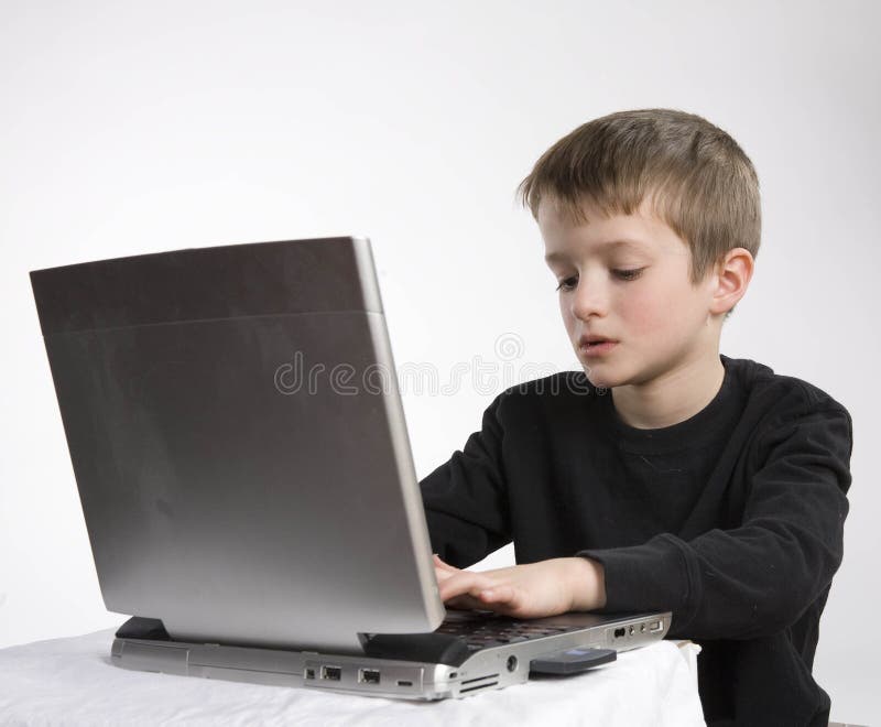De Jongen van de computer stock afbeelding. Image of laptop - 8667089