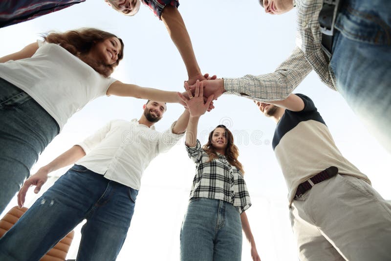 De Jongeren Met Handen Clasped Samen Stock Foto - Image of begrip ...