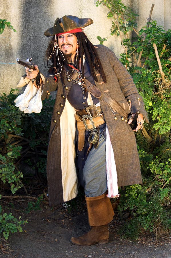 Piratenkapitein stock afbeelding. Image of kompas, navigeren - 1337731