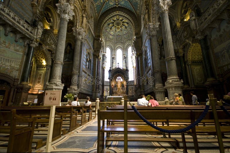 De Kathedraal Van Lyon Notre Dame Redactionele Fotografie - Image of ...