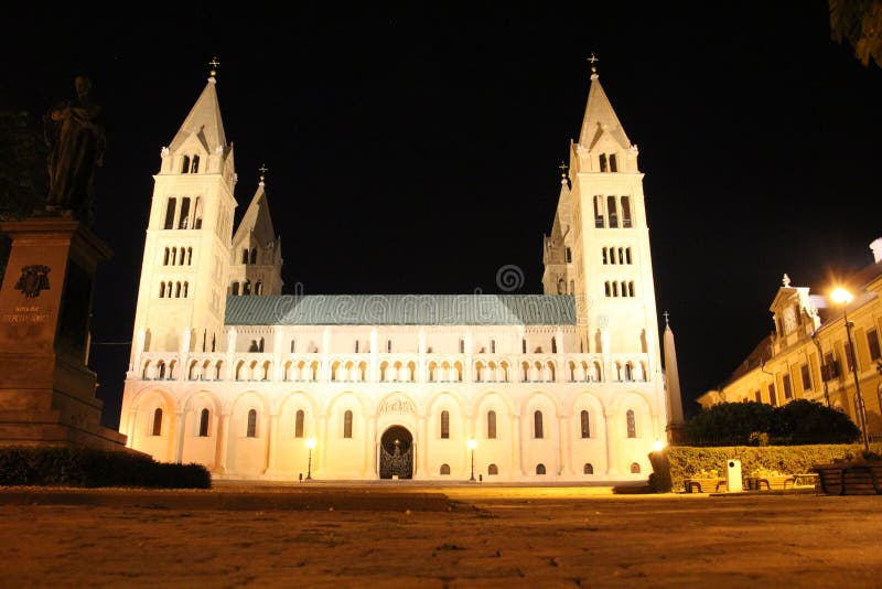 De Kathedraal van Pecs stock foto. Image of basiliek - 98089688