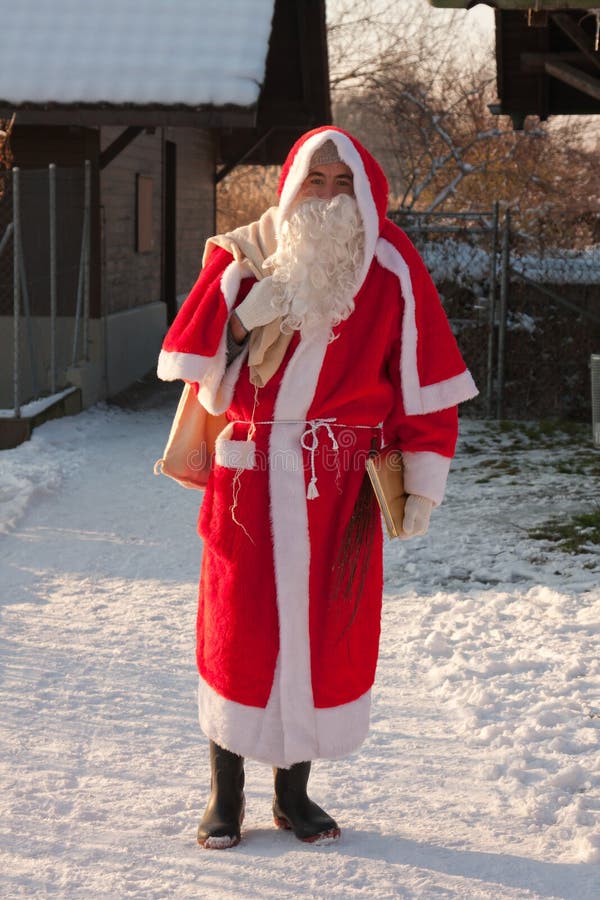 De Kerstman (Sinterklaas) redactionele foto. Image of schaduwen - 18106236