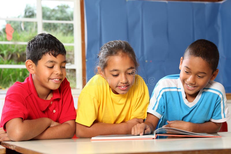 De Klassenlezing Van De Lage School En Samen Het Leren Stock Foto ...