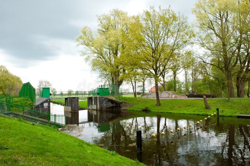 De Kleine Poort Van De Sluis Stock Afbeelding - Image of holland, brug ...