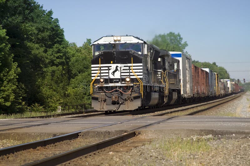 De Komst Van De Goederentrein! Stock Foto - Image of industrie, vervoer ...