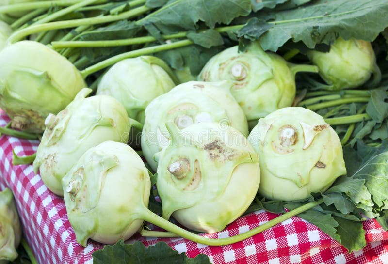 Raapkool Op Een Houten Oppervlakte Stock Foto - Image of bladeren ...