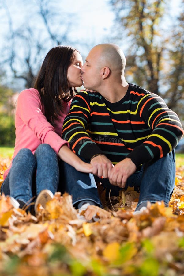 De Kus stock afbeelding. Image of lachen, onderaan, opwinding - 35188405