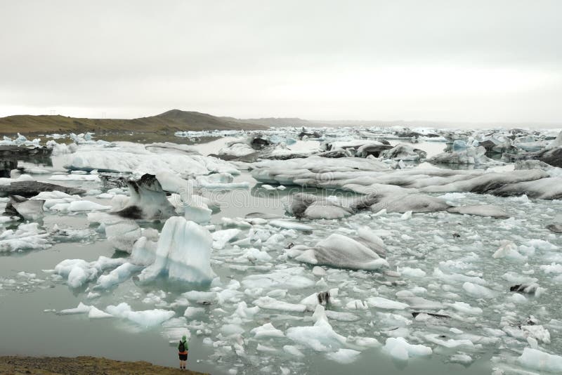 Smeltend ijs. stock foto. Image of ontruim, mensen, koude - 26092860