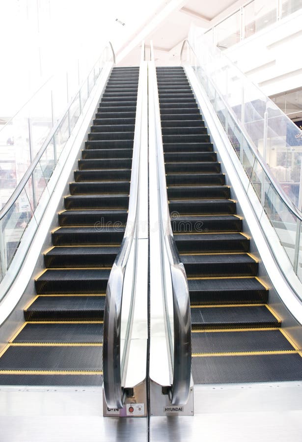 Winkel lift stock foto. Image of sporen, commercieel - 12614514