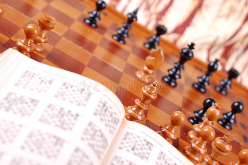 De Lijst Van Het Schaak En Open Boek Stock Afbeelding - Image of leer ...